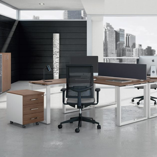 Luna Operational desks for offices in Dubai UAE