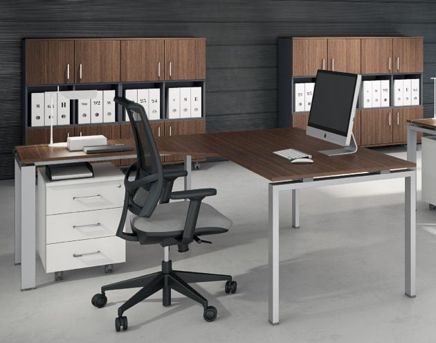 Modern operational office workstation deskin Dubai UAE